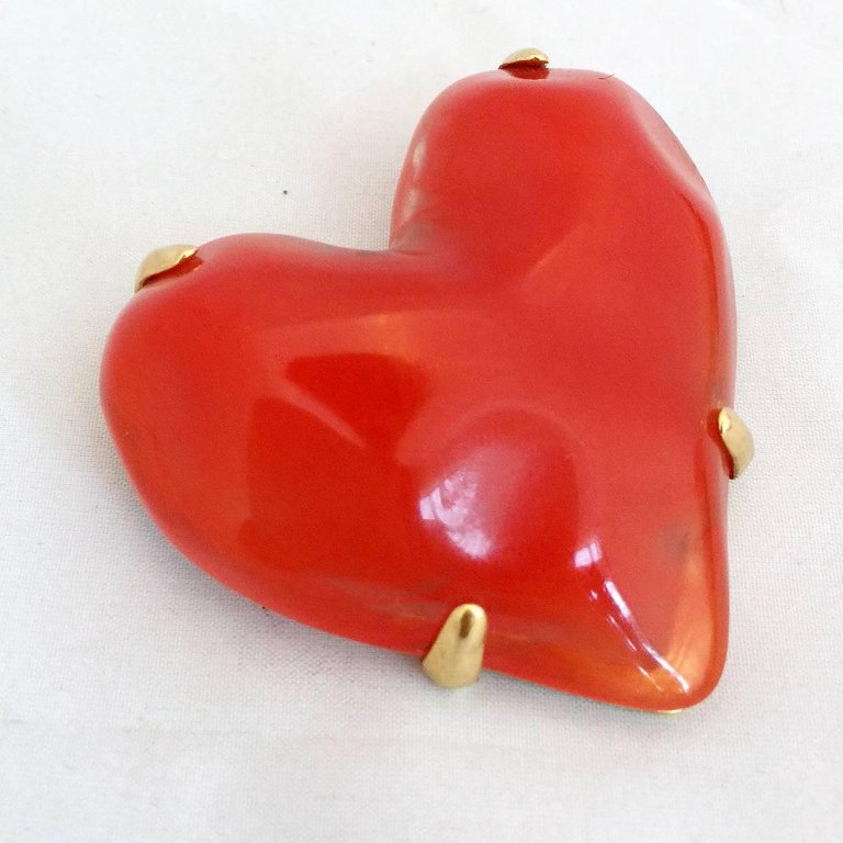 Givenchy Haute Couture Red Lucite Heart Brooch and Earring Set – catwalk